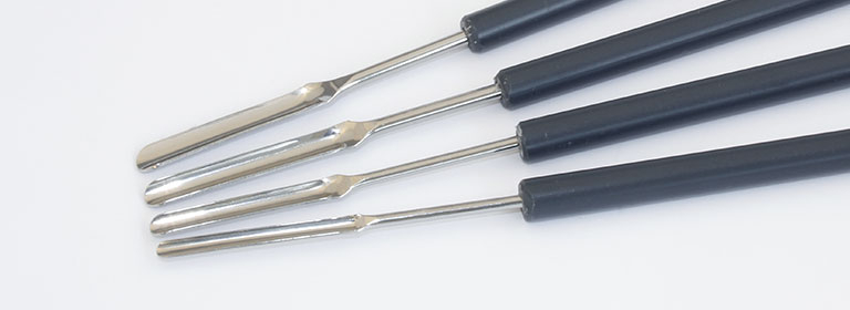 Miniature spatulas with fine tips